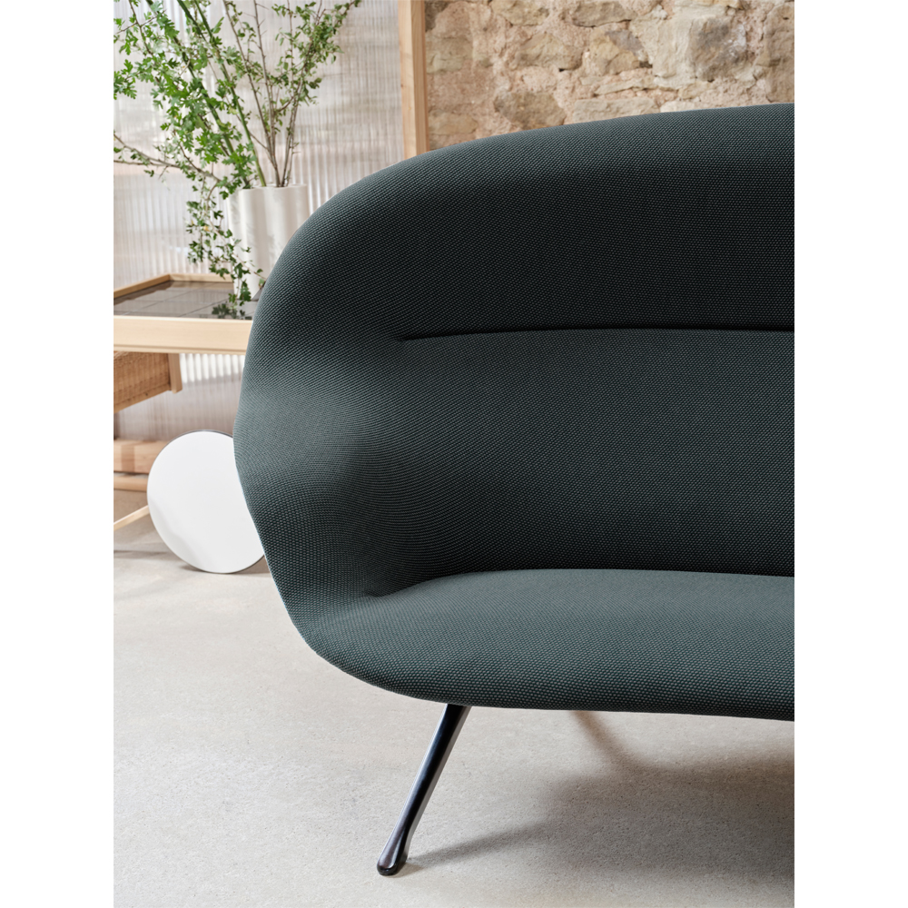 Abalon Sofa 羽貝 沙發椅（卡其 / 深綠布料、深黑底座） | 北歐櫥窗 NORDIC