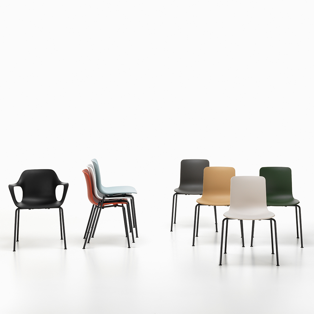 HAL RE Armchair Tube Stackable 金腳扶手堆疊好椅（黑） | 北歐櫥窗 NORDIC